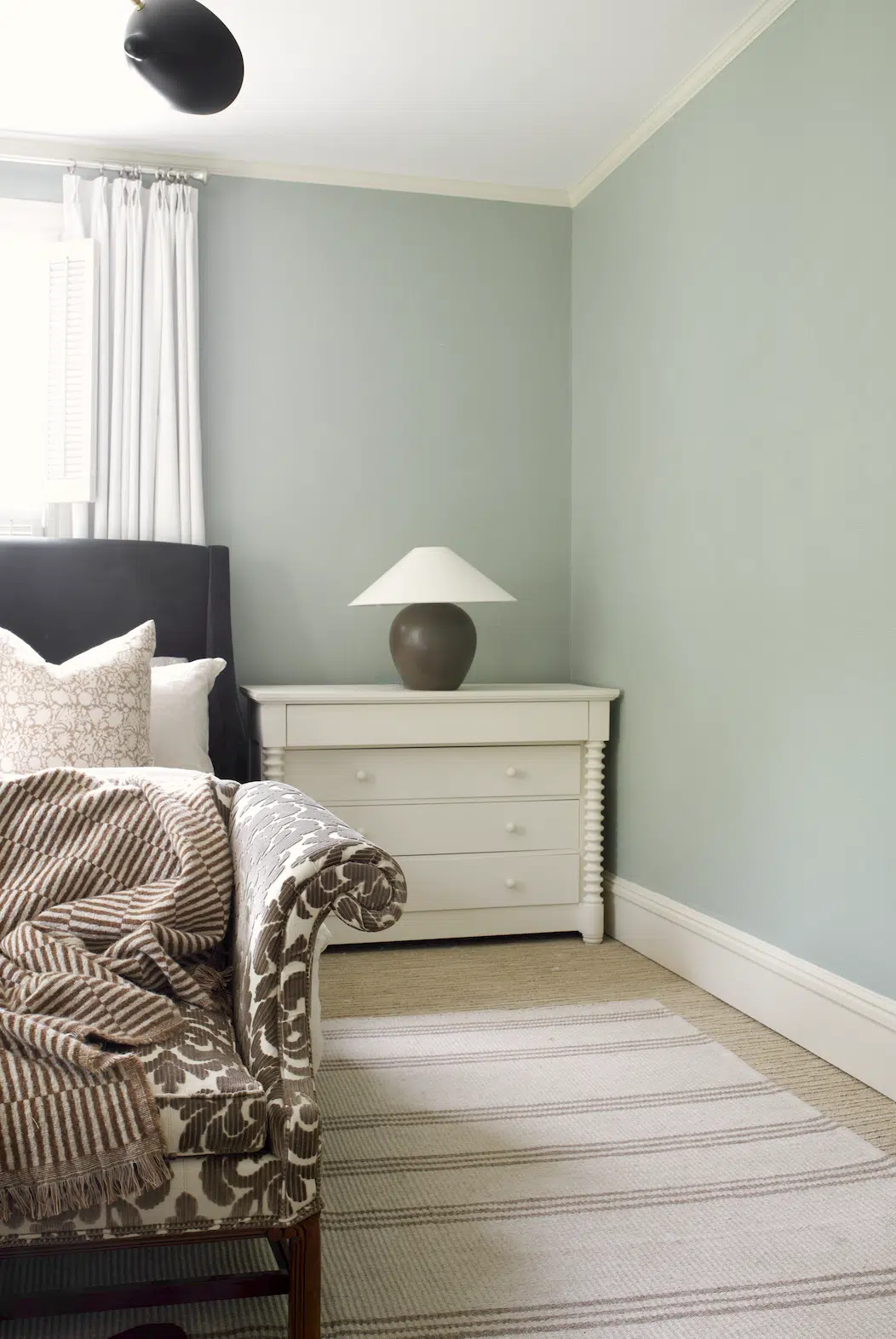 3 Ways I Keep My Bedroom Simple & Beautiful - Nesting Place